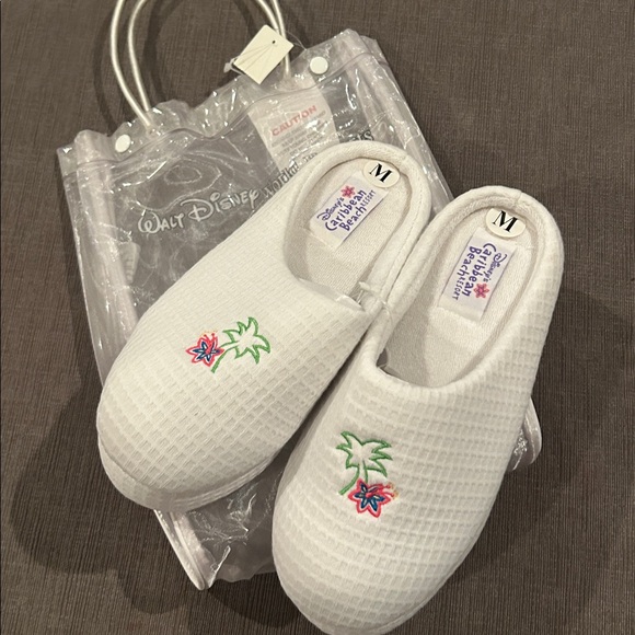 Walt Disney | Shoes | Walt Disney World Resort Caribbean Beach Slippers ...